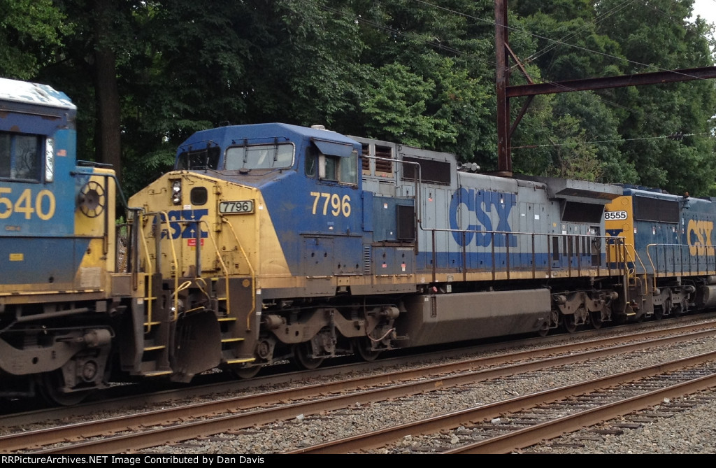 CSX CW40-8 7796 is the second unit on X796